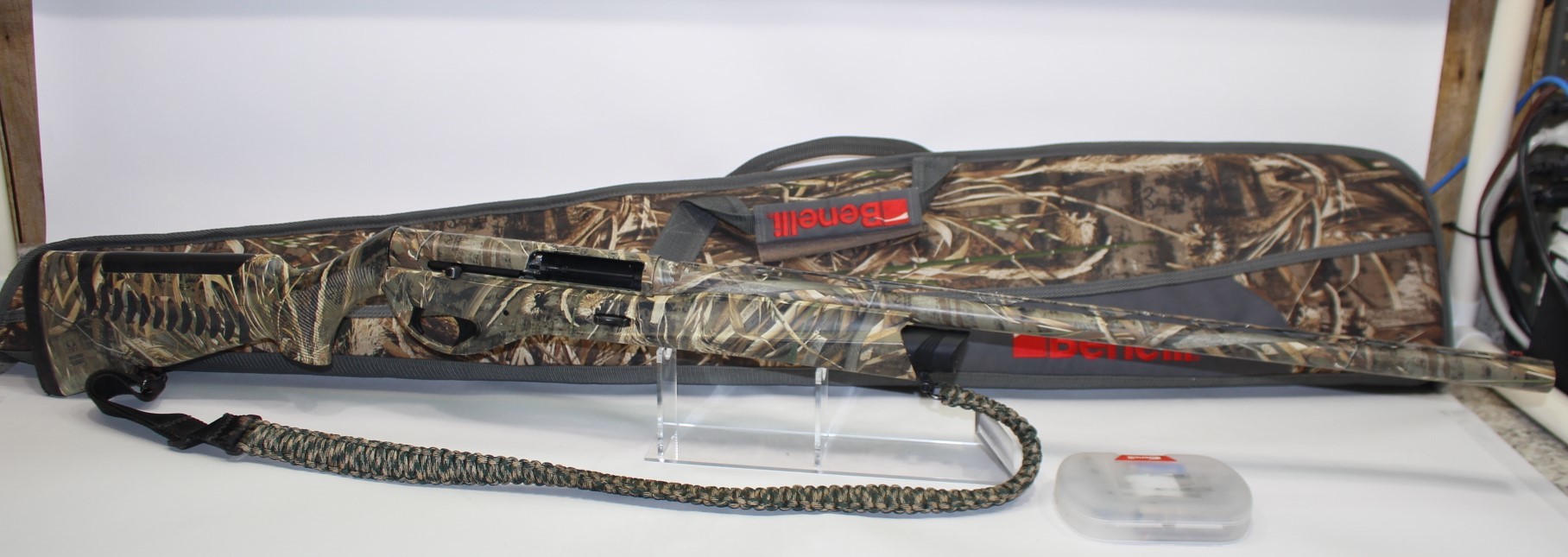 Benelli Vinci 12 Ga Shotgun w/Benelli Soft Case, 5 Chokes and Sling ...